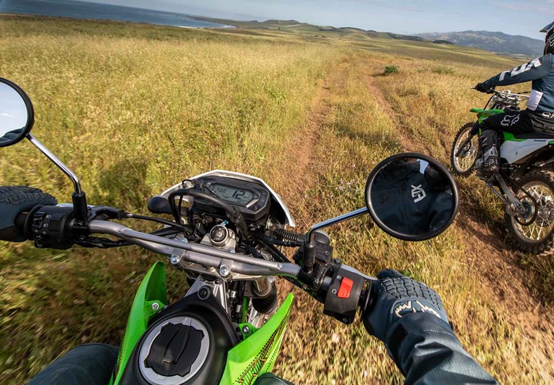 Kawasaki KLX230 | Motocyclette à double usage | Double usage légère