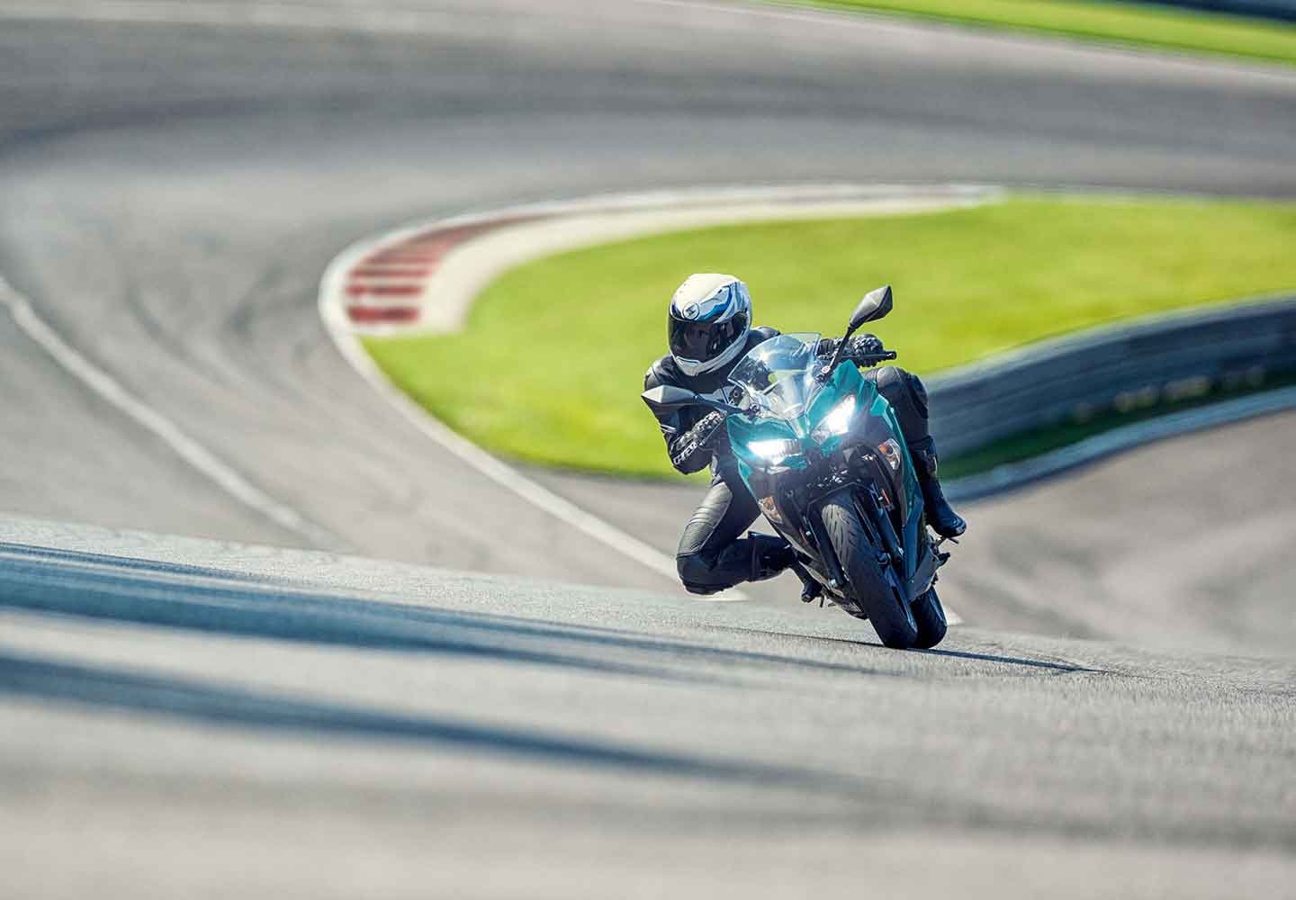 Kawasaki Ninja 400 | Motocyclette Sportive | Puissante et fluide