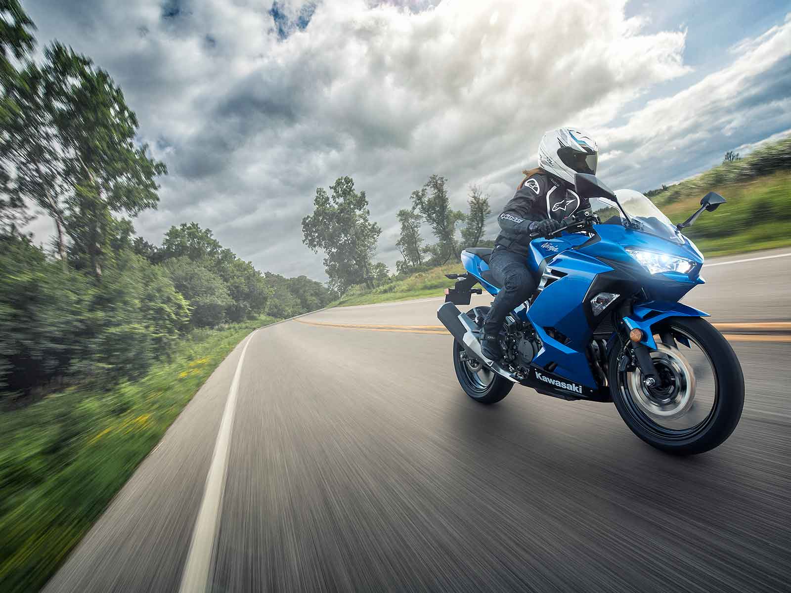 2018 NINJA 400 ABS Motorcycle | Canadian Kawasaki Motors Inc.