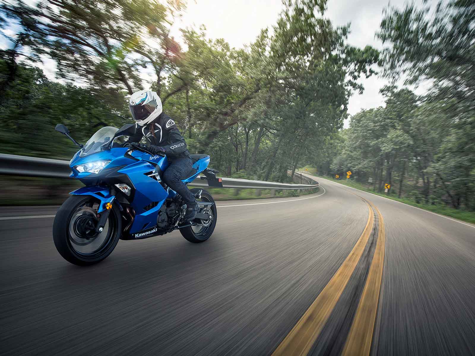 2018 NINJA 400 ABS Motorcycle | Canadian Kawasaki Motors Inc.