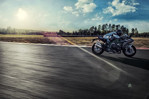 2024 NINJA H2 Motorcycle | Canadian Kawasaki Motors Inc.