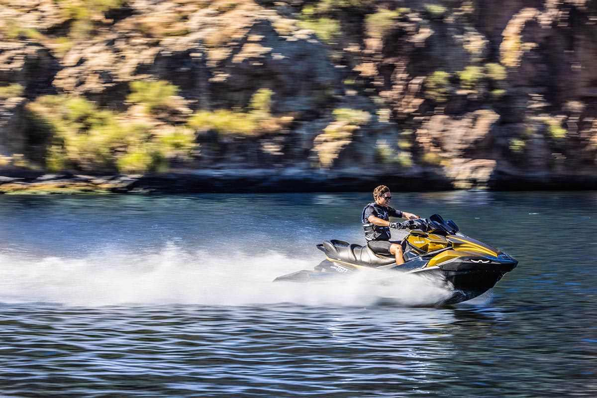 2023 JET SKI ULTRA 160LX Watercraft | Canadian Kawasaki Motors Inc.