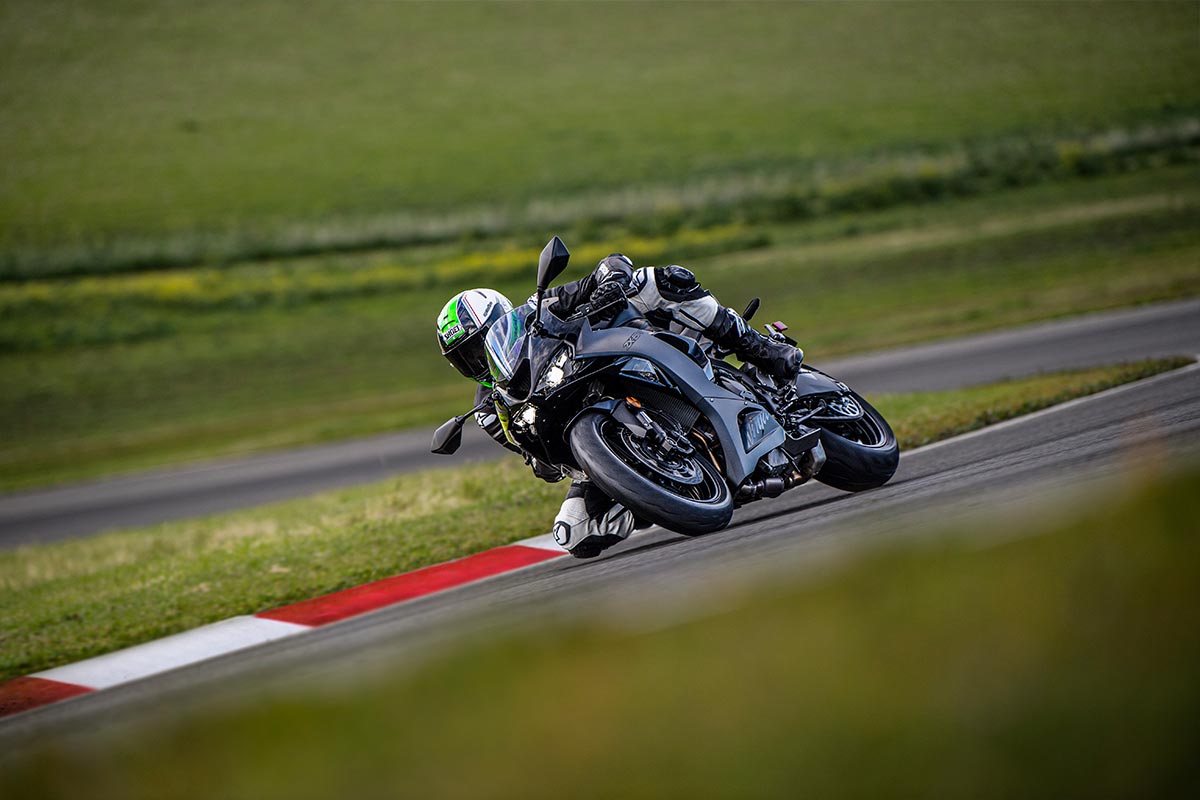 2024 NINJA ZX-6R Motorcycle | Canadian Kawasaki Motors Inc.