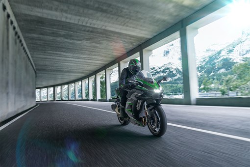 2024 NINJA H2 SX SE Motorcycle | Canadian Kawasaki Motors Inc.