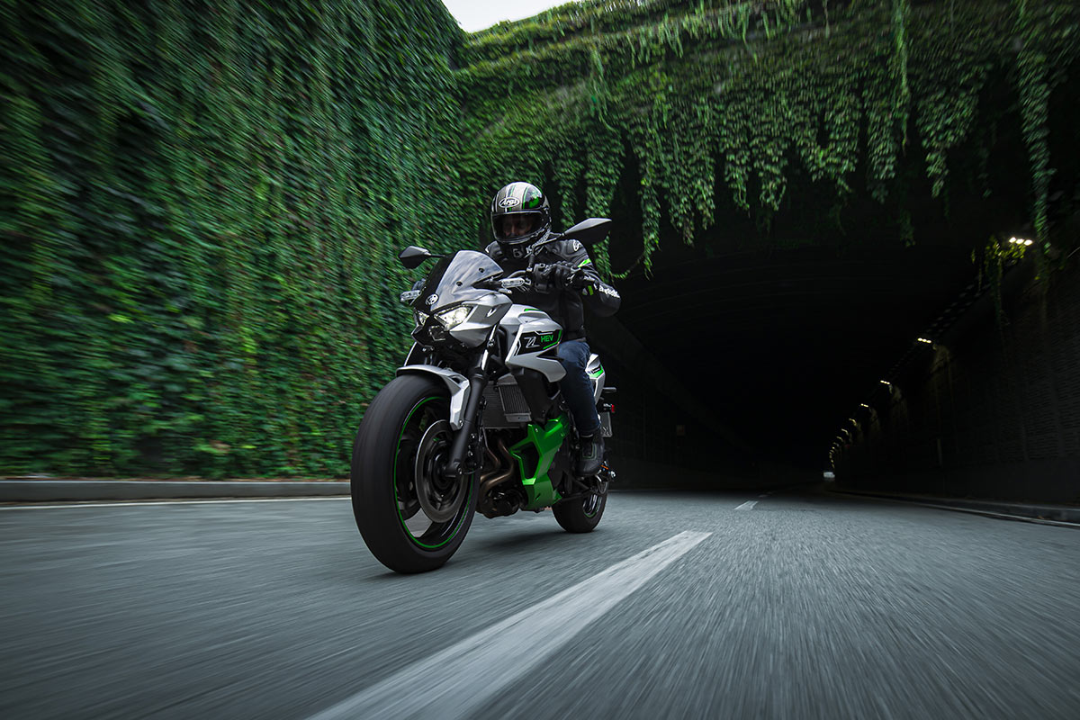 2024 Z7 HYBRID Motorcycle | Canadian Kawasaki Motors Inc.