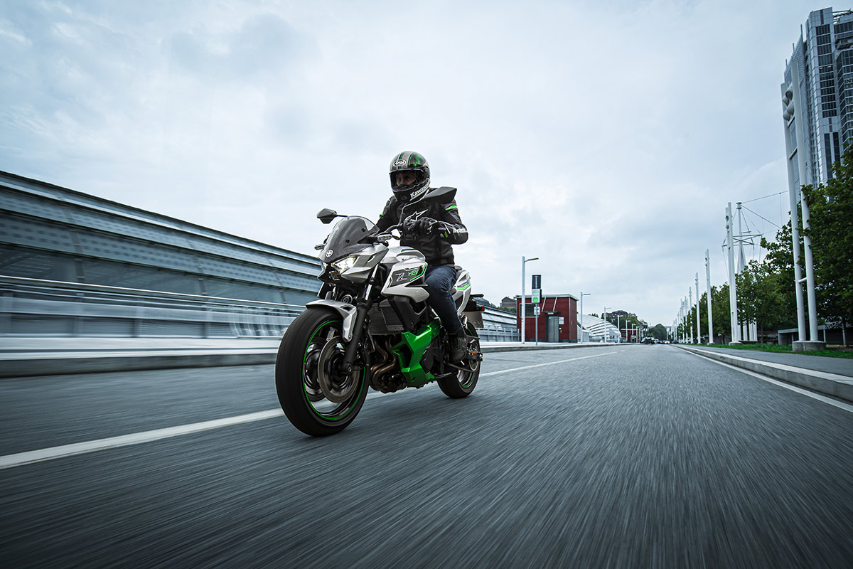 2024 Z7 HYBRID Motorcycle | Canadian Kawasaki Motors Inc.