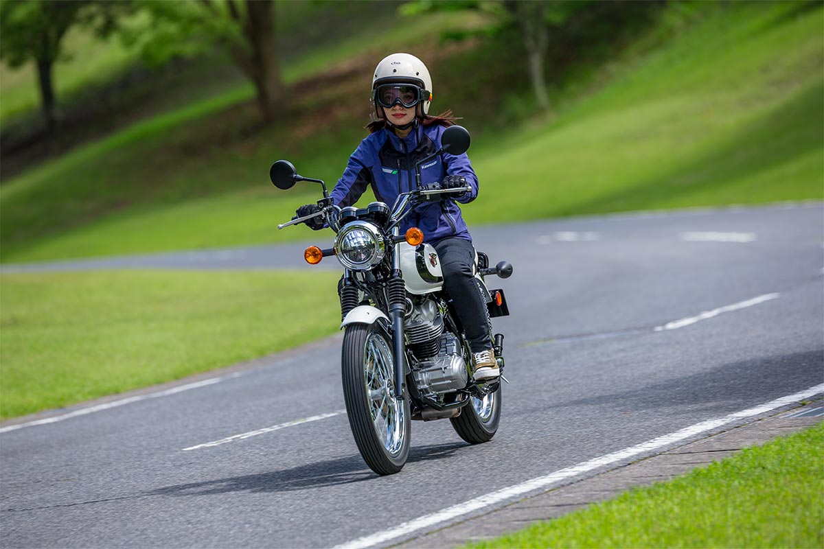 2025 W230 Motorcycle | Canadian Kawasaki Motors Inc.