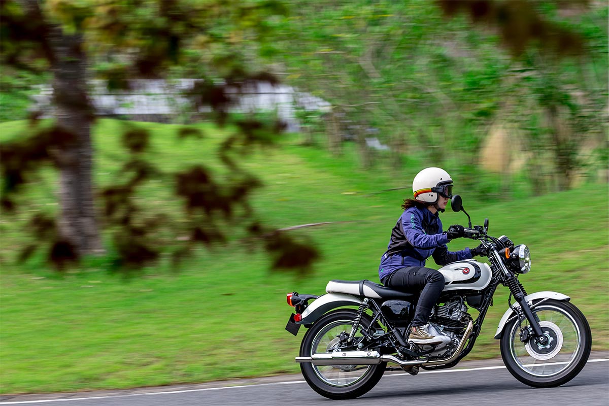 2025 W230 Motorcycle | Canadian Kawasaki Motors Inc.