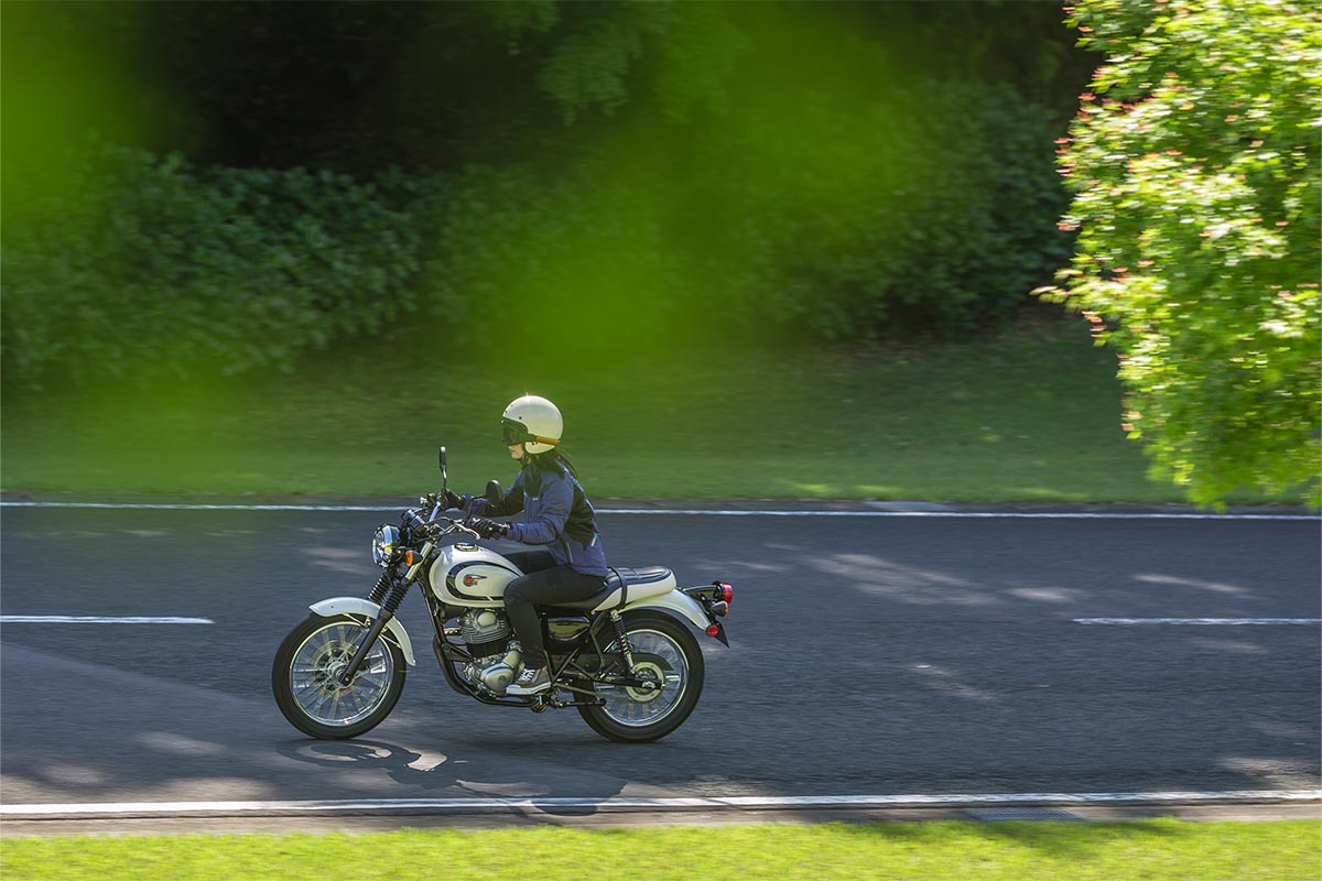 2025 W230 Motorcycle | Canadian Kawasaki Motors Inc.