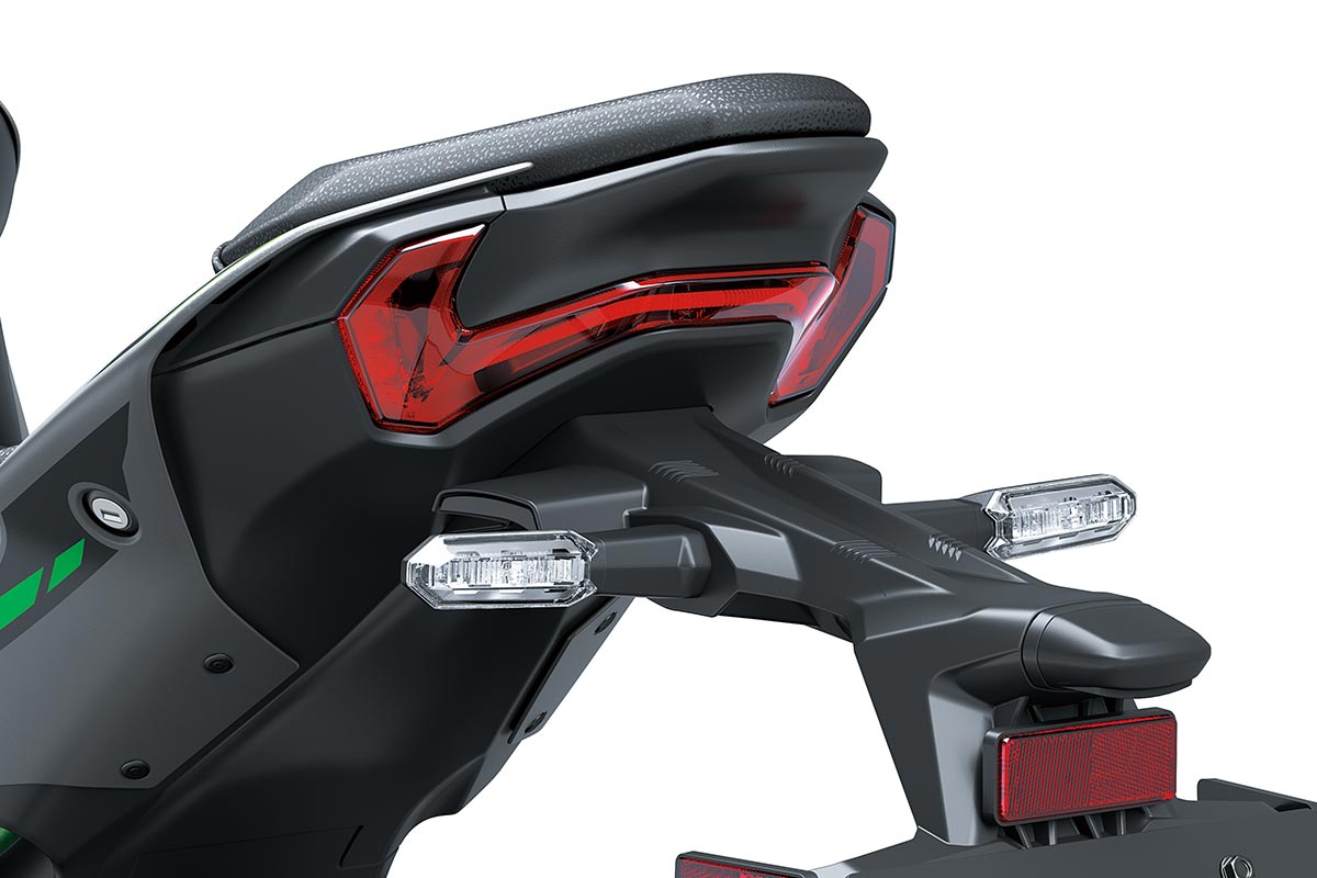 2025 Z900 Motorcycle | Canadian Kawasaki Motors Inc.