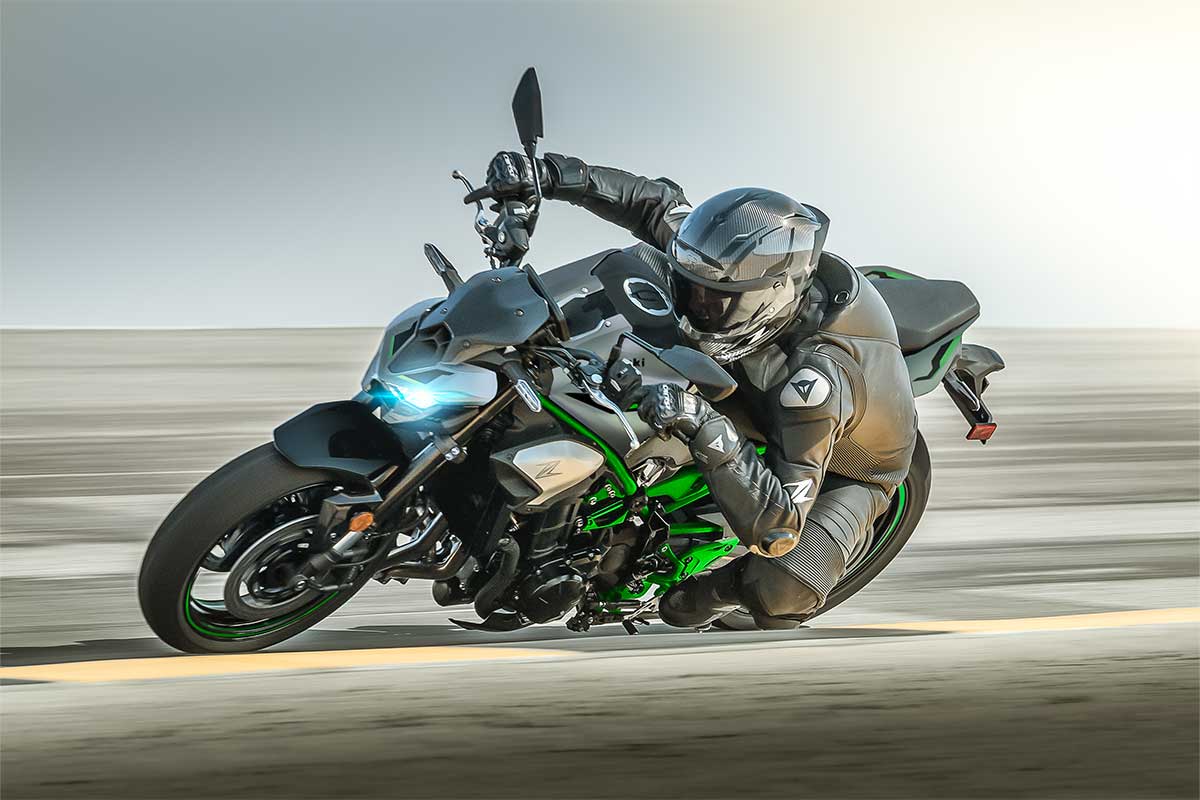 2025 Z900 Motorcycle | Canadian Kawasaki Motors Inc.