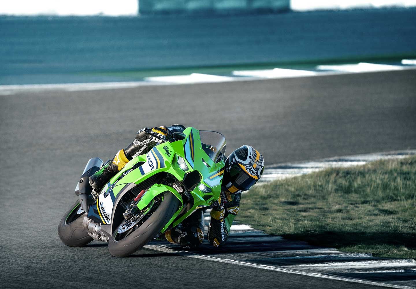 Kawasaki Ninja ZX 10R Supersport Motorcycle Race Ready Performance Kawasaki Ninja ZX 10R Supersport Motorcycle Race Ready Performance