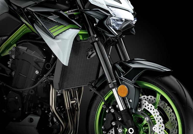 Kawasaki Z900 | Naked Motorcycle | Superb Power & Handling