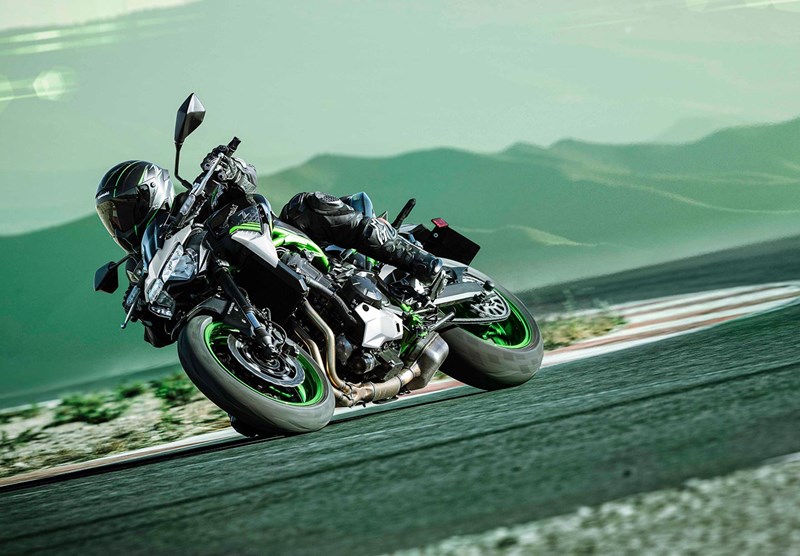 Kawasaki Z900 | Naked Motorcycle | Superb Power & Handling