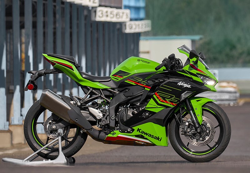 Kawasaki Ninja ZX-4R | Supersport Motorcycle | Game-changing 400 cc In ...