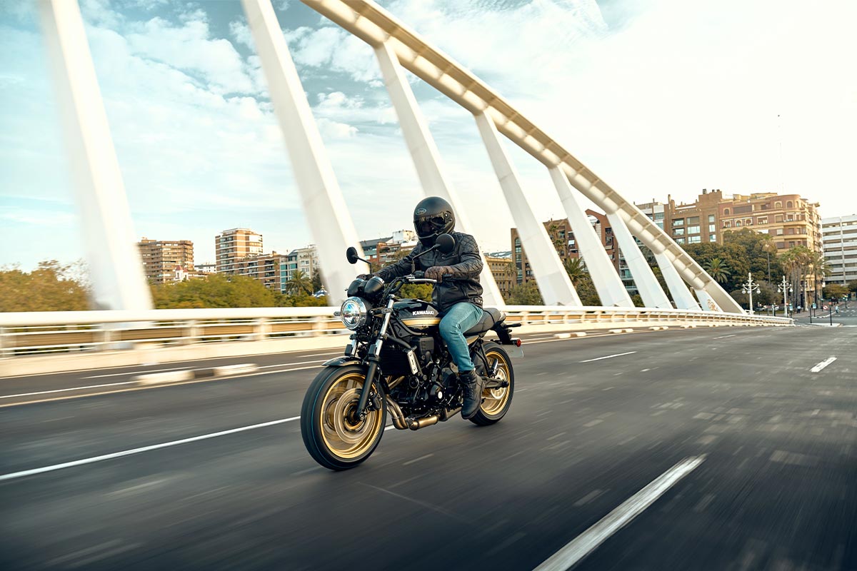 2025 Z650RS モーターサイクル |株式会社カワサキモータースジャパン